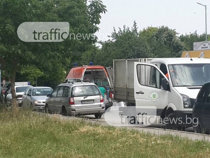 Ромка с метла пострада в Тракия, кола я отнесе на заден ход СНИМКИ - trafficnews.bg