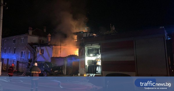 Огнеборци спасиха две сестри от горящата им къща край Асеновград ...