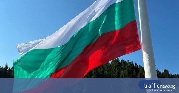 Издигнаха българското знаме на пилона в Рожен - trafficnews.bg