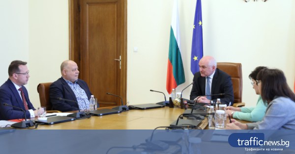 Бутат старите сгради на терена на бъдещата Национална детска болница ...