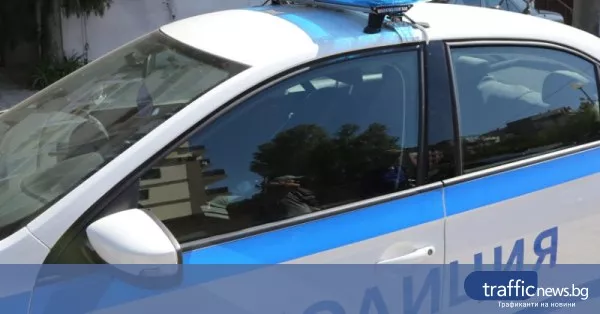 Мъж счупи прозорец на банка в Харманли и рани полицай с нож - trafficnews.bg